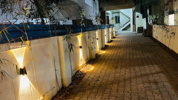 The Bessy Nest Of Old Madras (Ira Hybrid) - Chennai
