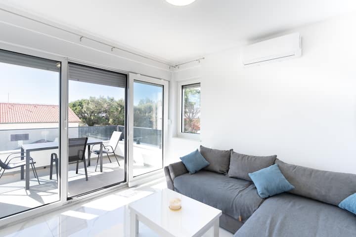 Meridian Pool Residences 1 - Novalja