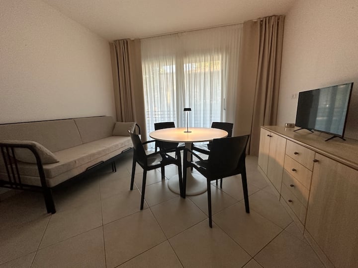 Prassitele Mid Floor 2 Bedrooms, 2bath And Terrace - Lignano Riviera