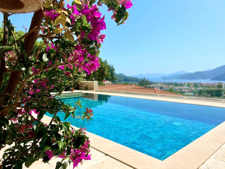 Göcek'te 3+1 Deniz Manzaralı Enfes Villa - Göcek