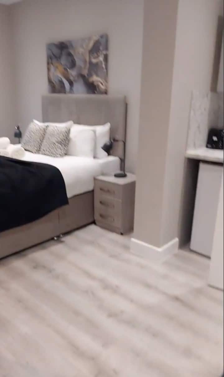 The Hub Studio – Solo Comfort, Shared Style - Southend-on-Sea