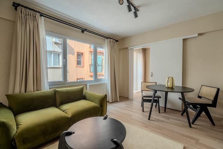The Birch Corner – New 2br Flat In Alsancak - Konak