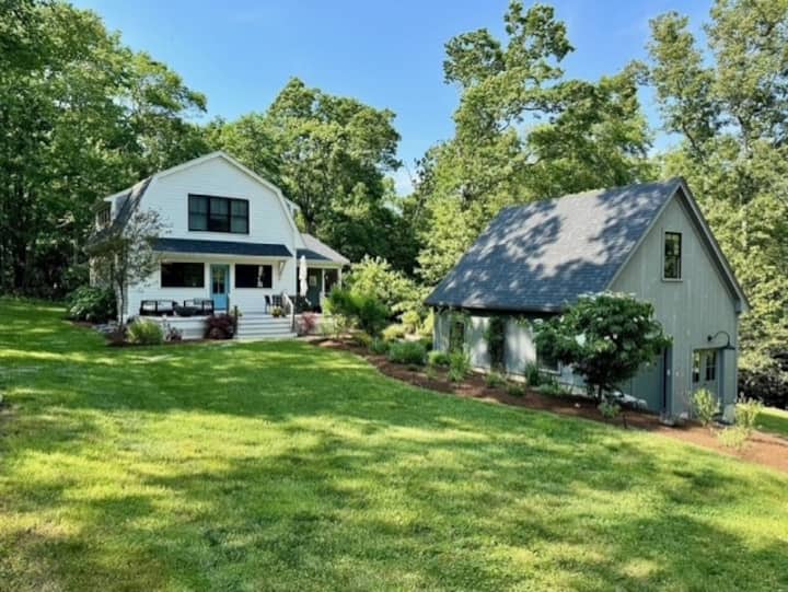 Modern 3b/3b Country House & Barn On Quiet Road - Horseneck Beach, Westport