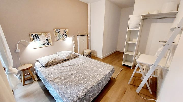 Chambre Cream - 1ch - Vue Pyrénées & Parking - Pau