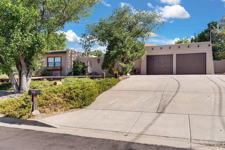 Foothills Southwest Retreat - Albuquerque, NM