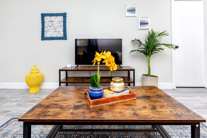 Walk To Dwnt/7min To Beach/king Bed/free Parking - New Port Richey, FL