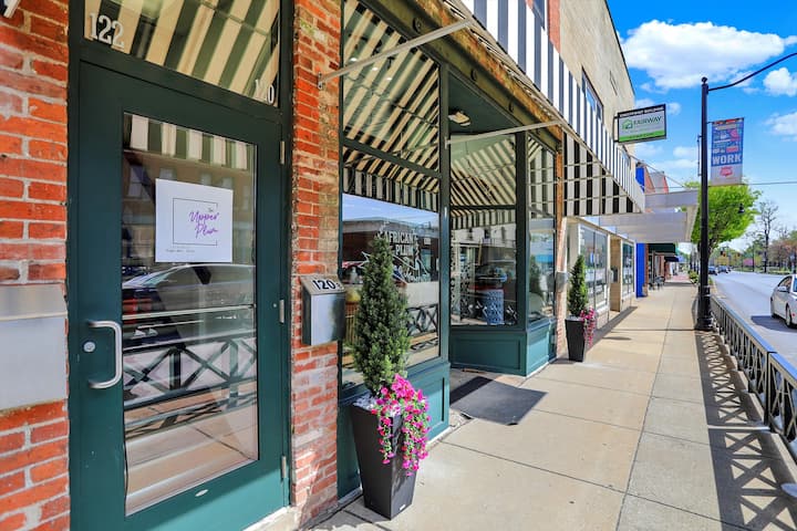 Unique Urban 1 Bedroom Flat - Avon, IN