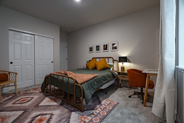 The Sedona Room - Aurora, CO