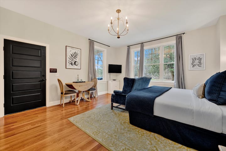 Walnut King Ada Room - Denver, PA