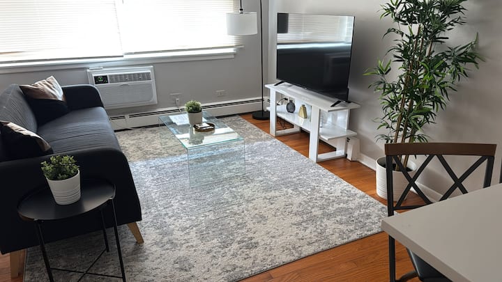 Recharge In This Chrming 1br Apt - Arlington Heights, IL