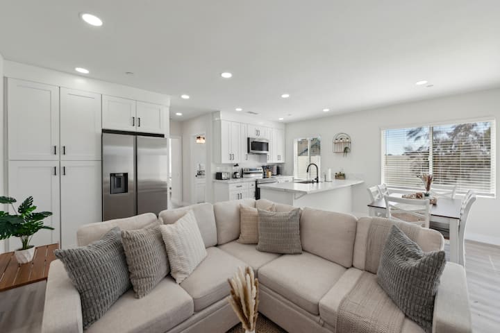Modern Coastal Charm – 3br Haven Near The Ocean - San Diego, CA