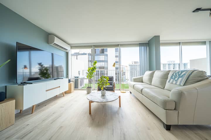 Superb Modern Penthouse In Waikiki Free Parking - Honolulu