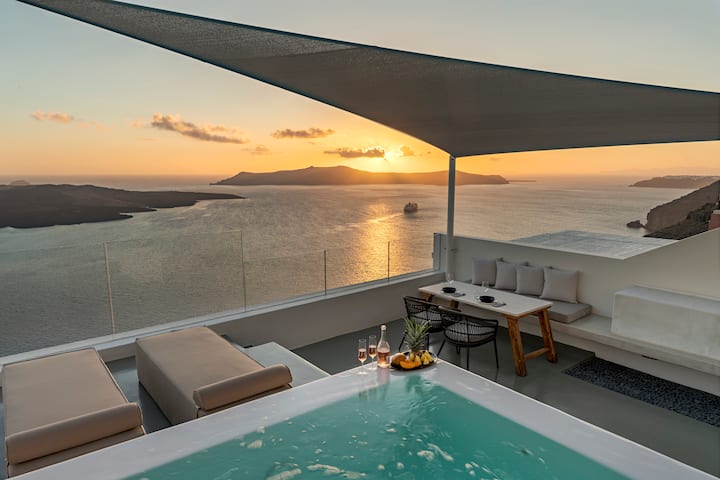 Thera Penthouse Villa With Plunge Pool & Caldera - Santorini