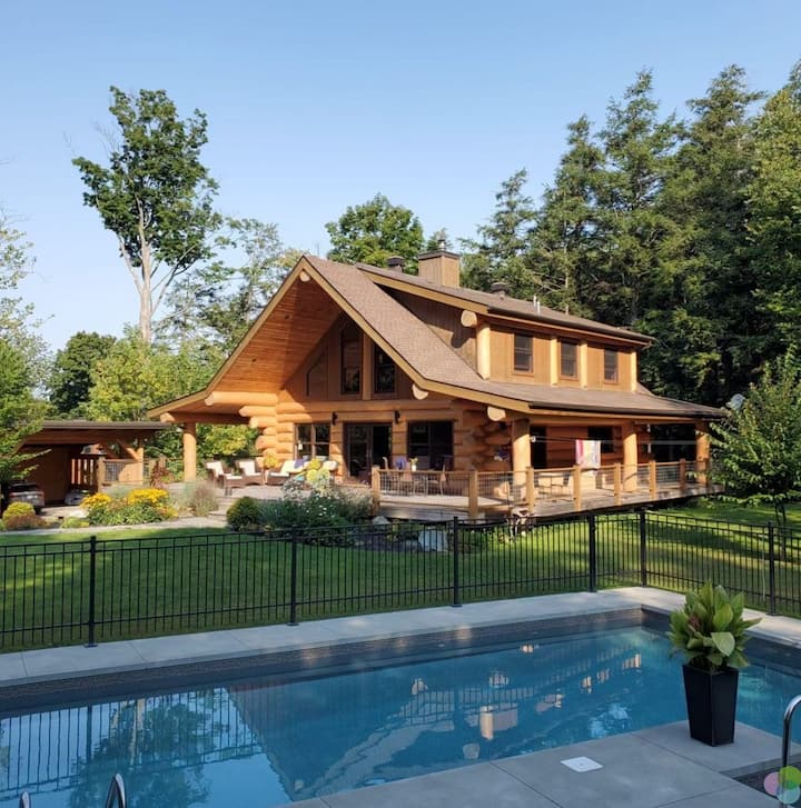 Maison De Bois Rond à Sutton - Sutton