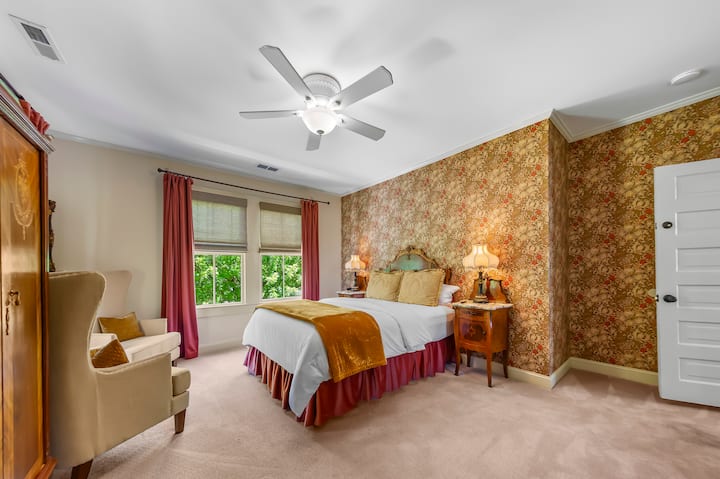 Aerie Bed & Breakfast - Queen Charlotte Suite - New Bern, NC