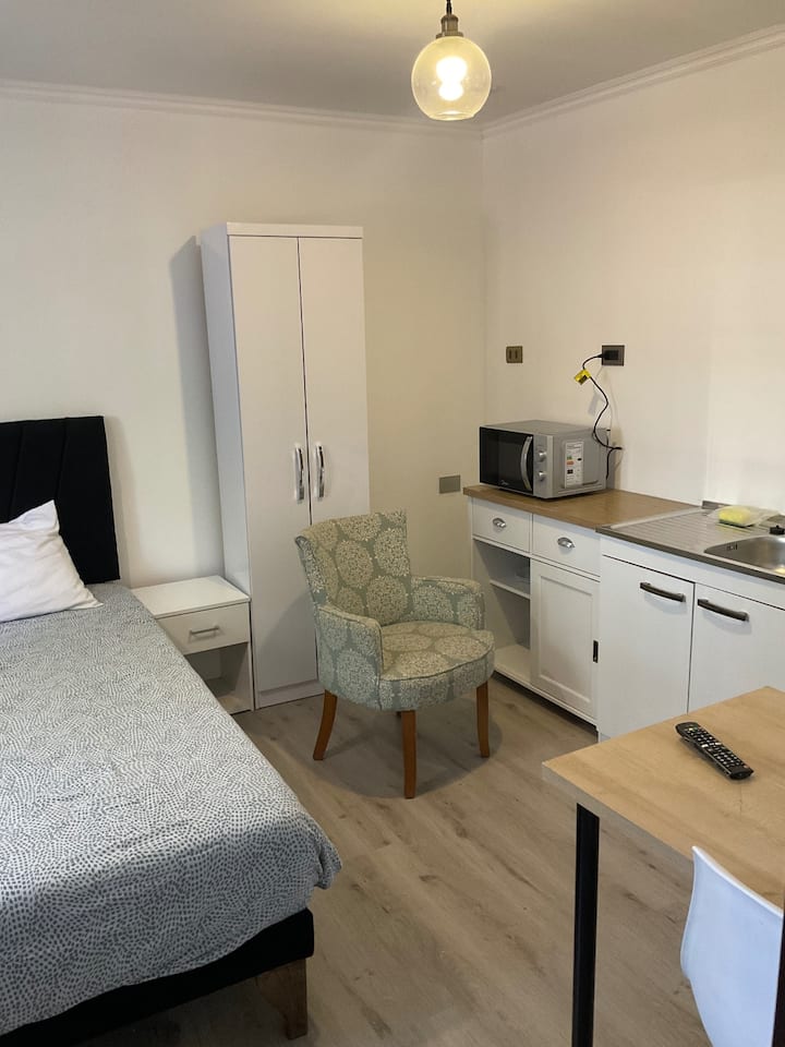 Un Ambiente En Metro Manuel Montt B - Santiago del Chile