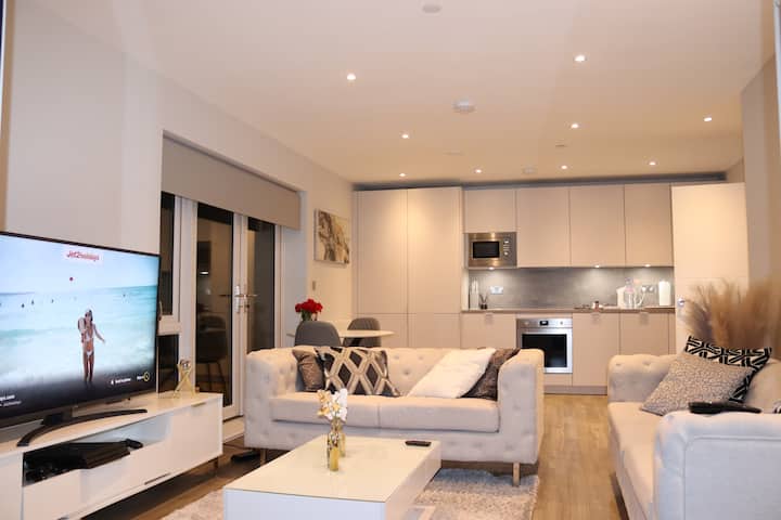 Modern Stylish Luxury Apartment - Dartford