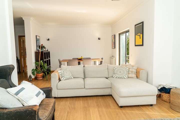 3 Bedroom Family Home With Balcony - Cascais