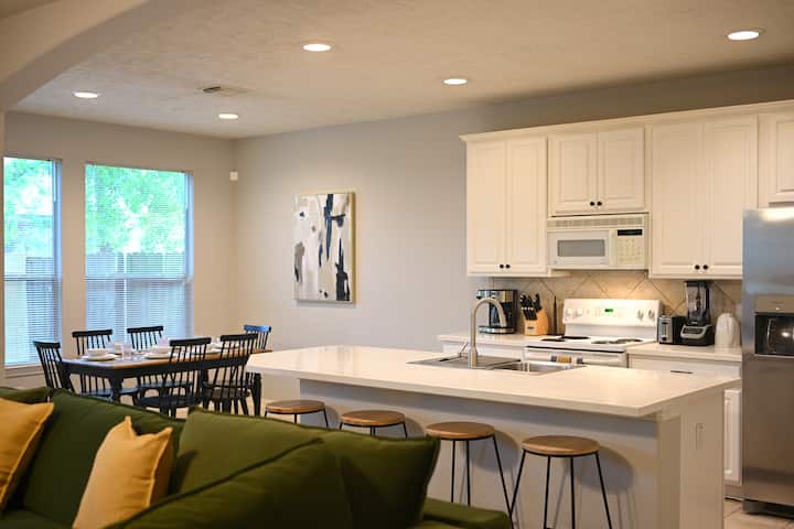 Casa Burberry @The Woodlands - The Woodlands, TX