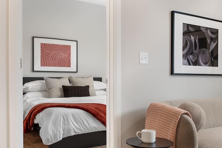 Chic 2 Bed | Hosts 4 | Italian Village - Columbus, OH