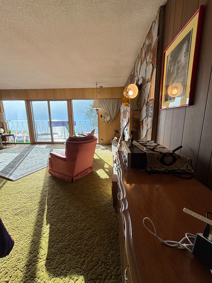 1970's Beachfront Time Capsule! - Nelson