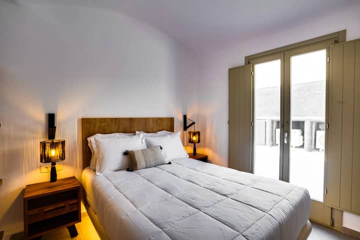 Villa Acria, Sea View & Jacuzzi - Santorini