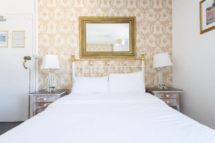 Innit Bluesky 8 - Double Ensuite - Brighton