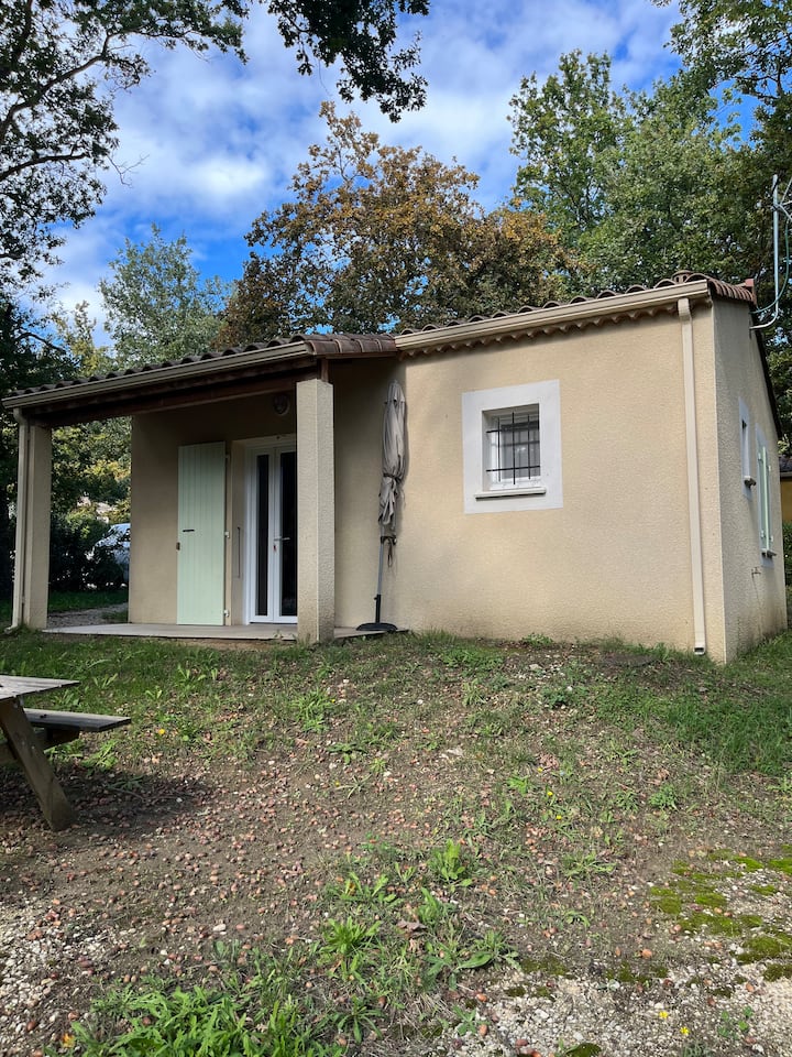 Jolie Maisonnette Avec Piscine - Valaurie