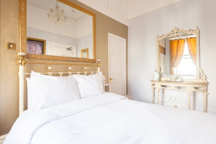 Innit Bluesky 2 - Double Ensuite - Brighton