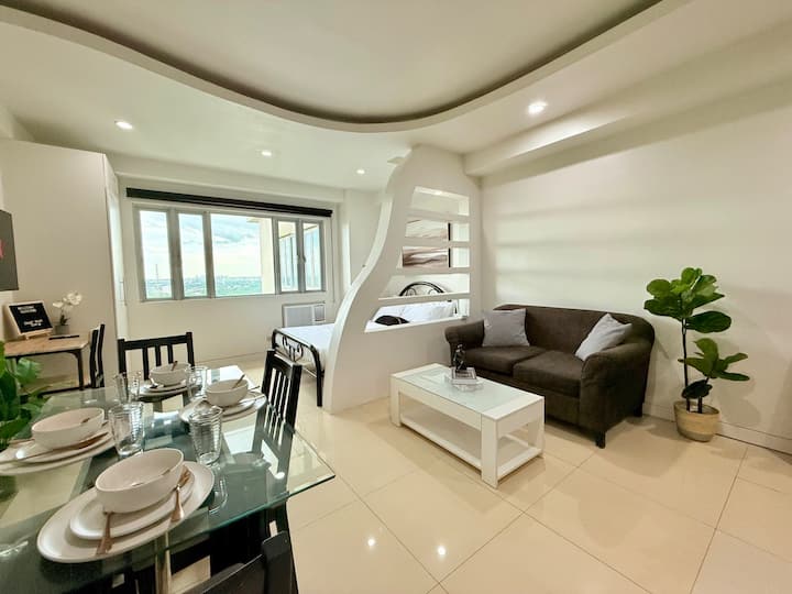 Serene Suite In Morgan Suites + Fast Wifi - Taguig