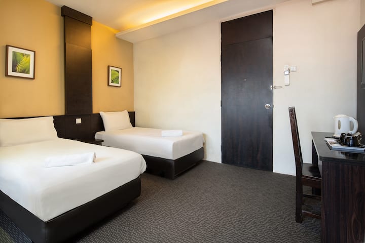 Standard Twin Hotel Room In Little India - Newton