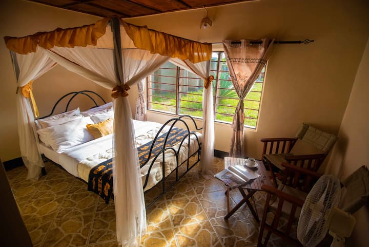 Tented Camp Stay In Saadani Park - Tanzanie