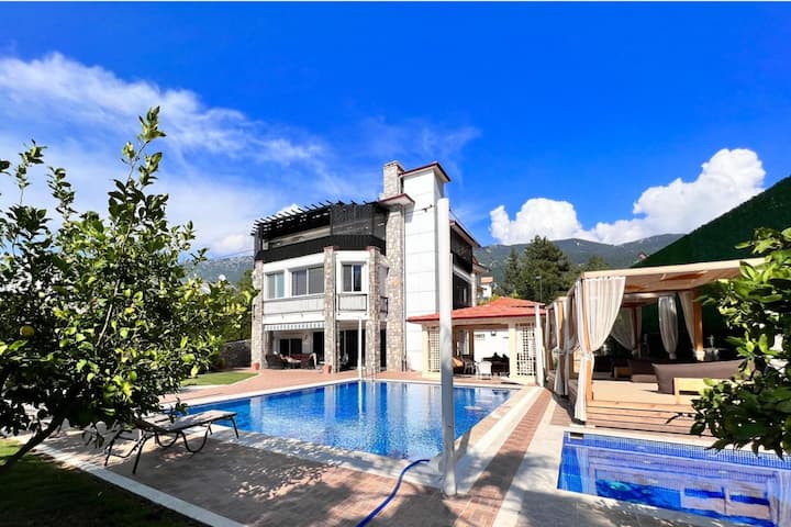 ÖLüdeniz'de 14 Kişilik Büyük Villa - Hisarönü