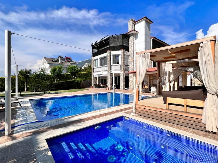 ÖLüdeniz'de 14 Kişilik Büyük Villa - Hisarönü