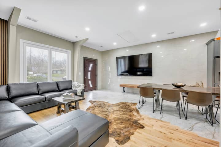 Chic 3-bathroom Haven Dream Home - Farmington Hills, MI
