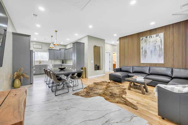 Chic 3-bathroom Haven Dream Home - Farmington Hills, MI