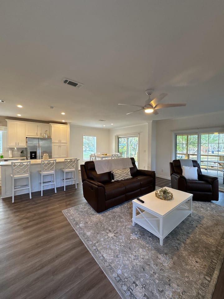 Shady Ln Hideaway Fisherman's Dream
Lake Wales Fl - Lake Kissimmee, FL