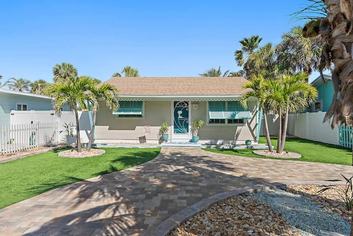 Welcome To Coconut Cottage! - St. Pete Beach, FL