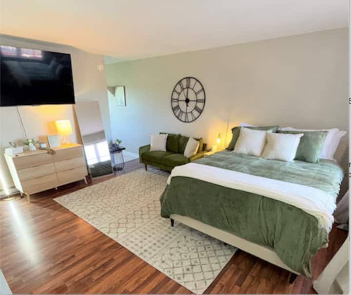 Modern Apt | Quiet Place | Louisville Attractions - New Albany, IN