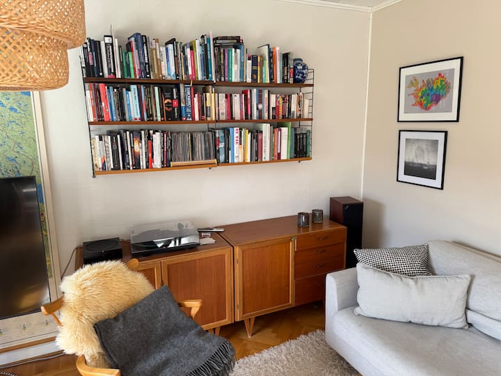 Mysig Radhus Med En Grön Oas I Utby - Surte