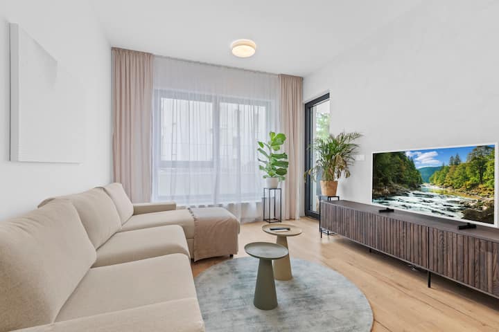 Lam Serenity Free Parking - Balcony - Bratislava