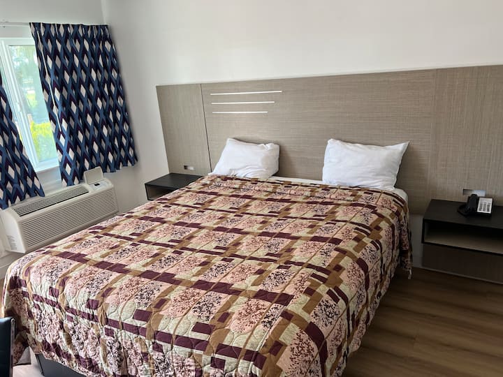 Sun Leisure Motel - Menifee, CA