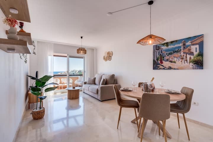 Casares Del Sol - With Roof Terrace & Beach Nearby - Casares