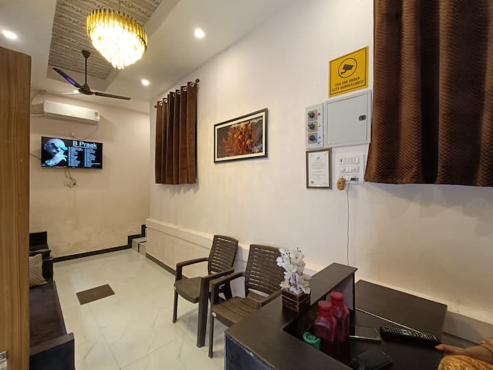 Entire Space - Capacity Up To 24 Guests - Varanasi