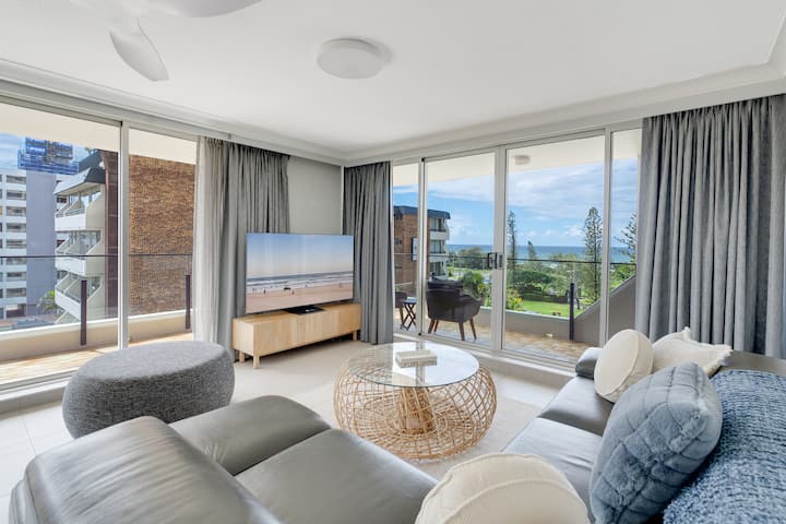 Ocean View 2br At Beach Haven W/ Pool - Broadbeach
