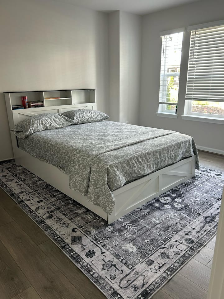 One Bedroom With Attached Bathroom - Bellevue, WA