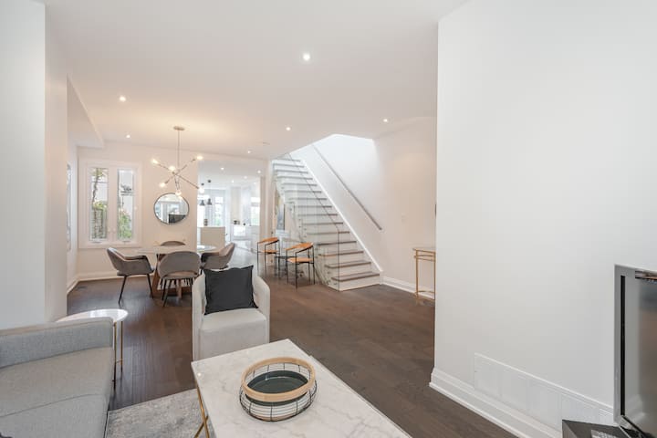 Gorgeous Modern Luxury 5 Bed 3 Bath Downtown House - Toronto