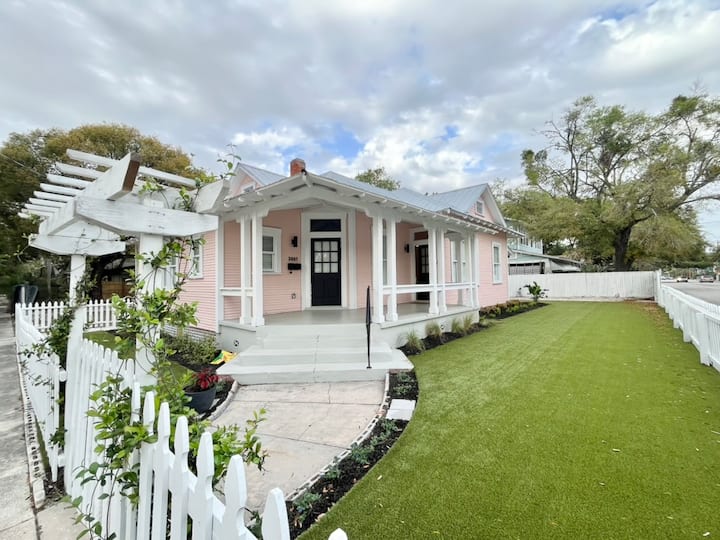 Newly Renovated Designer Bungalow-1br- Near Dwntwn - Tampa, FL