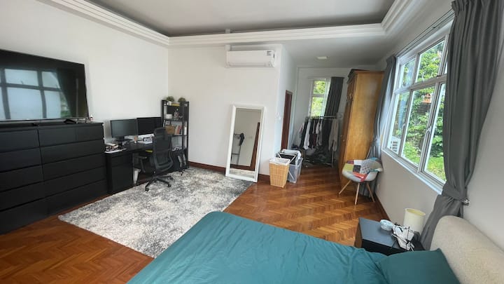 Master Room In The East - Changi