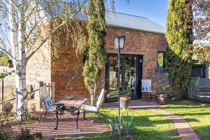 Berry Stable - Chinoiserie Chic - Castlemaine